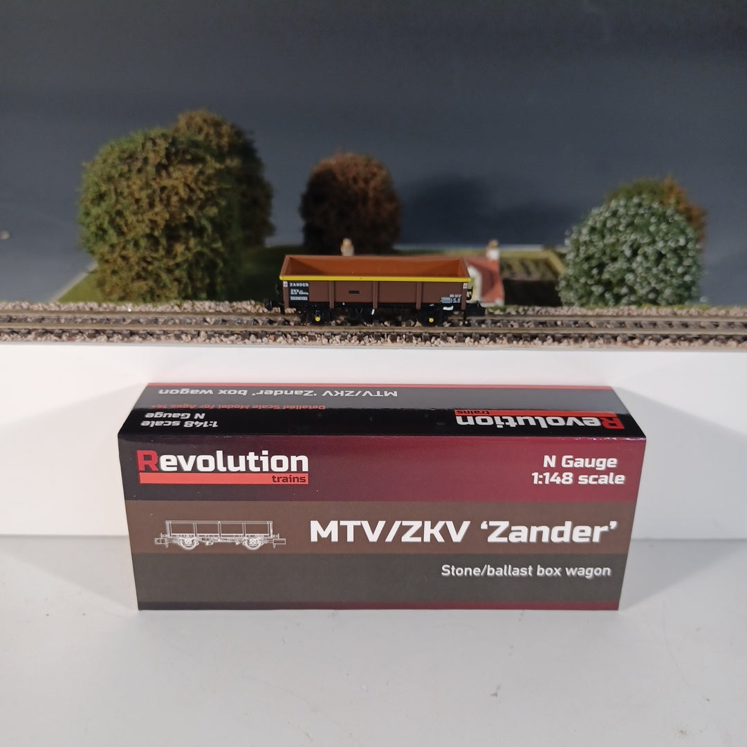 Revolution Trains N-ZKV-102 ZKV Zander Brown With Yellow Stripe B – Malcs Models