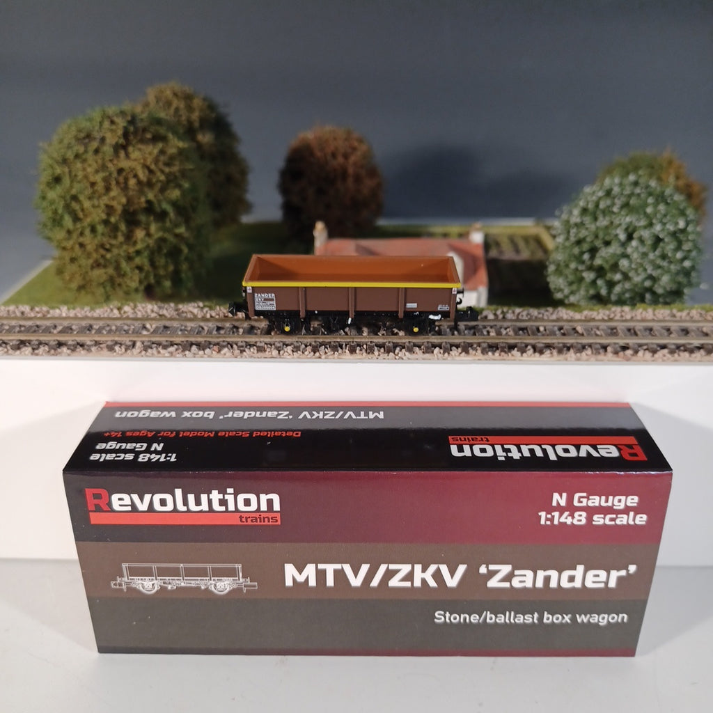 Revolution Trains N-ZKV-101 ZKV Zander Brown With Yellow Stripe A – Malcs Models