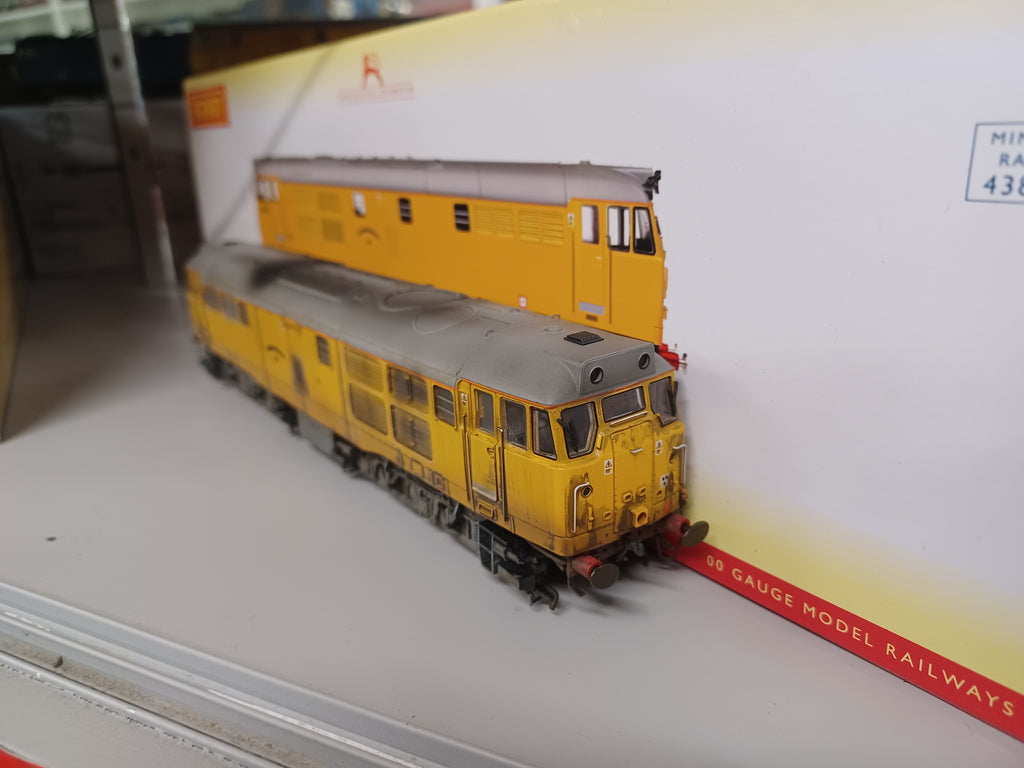 Hornby R3745 Network Rail, Class 31, A1A-A1A, 31602 'Driver Dave Green ...