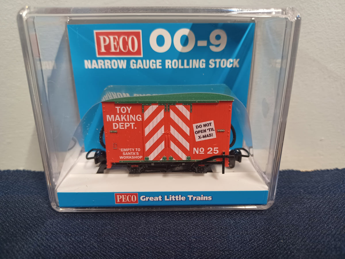 Peco 009 Rolling Stock - GR-910MM GLT OO-9 Box Van Christmas - Santa's ...