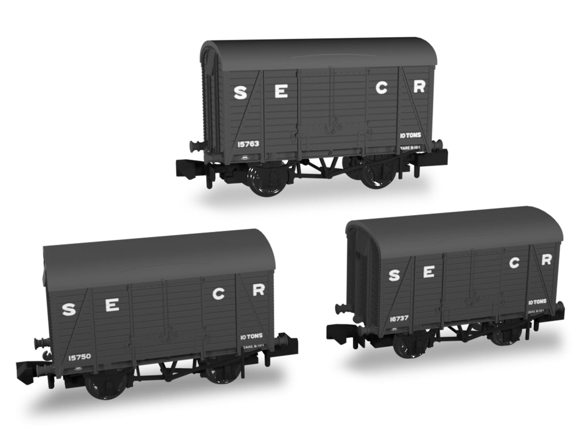 Rapido Trains N Gauge SECR Wagons Pack 4 - SECR Livery 10t Covered Van ...