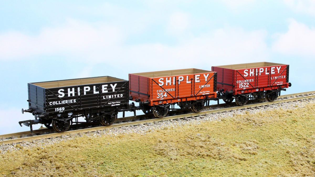 Rapido Trains 7 Plank Wagon Triple Pack - Shipley (Malcs Models Exclus