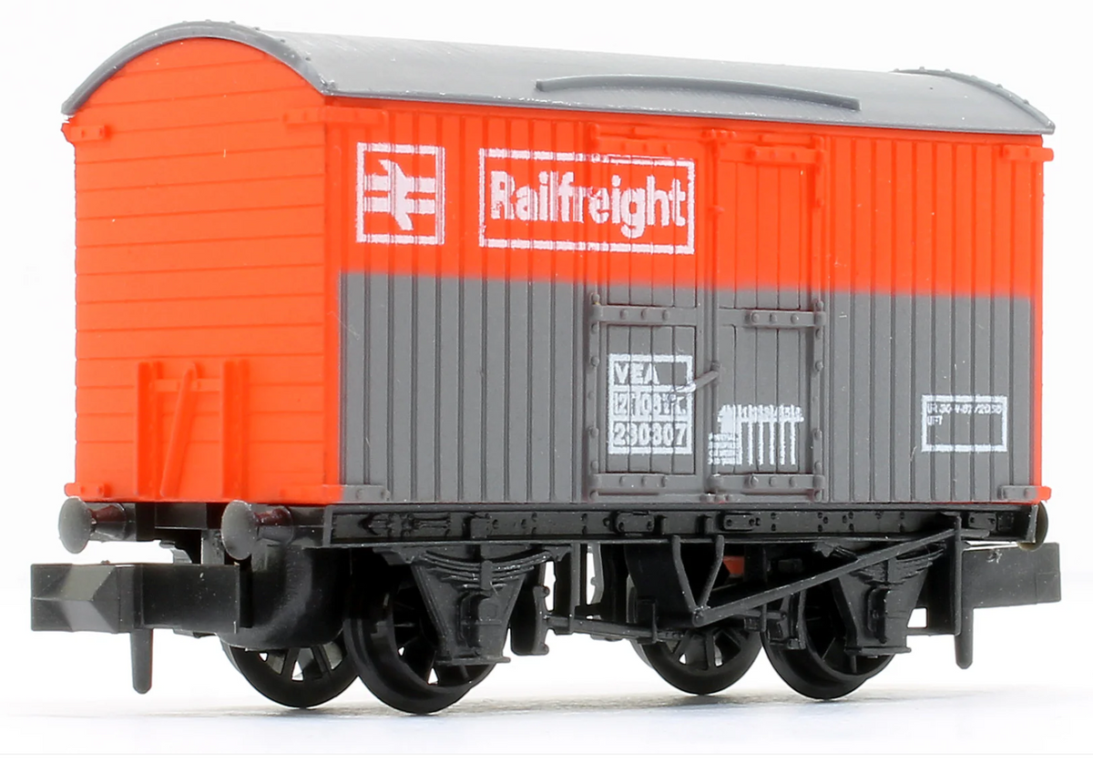 Peco NR-42R Railfreight Box Van BR, red/grey – Malcs Models