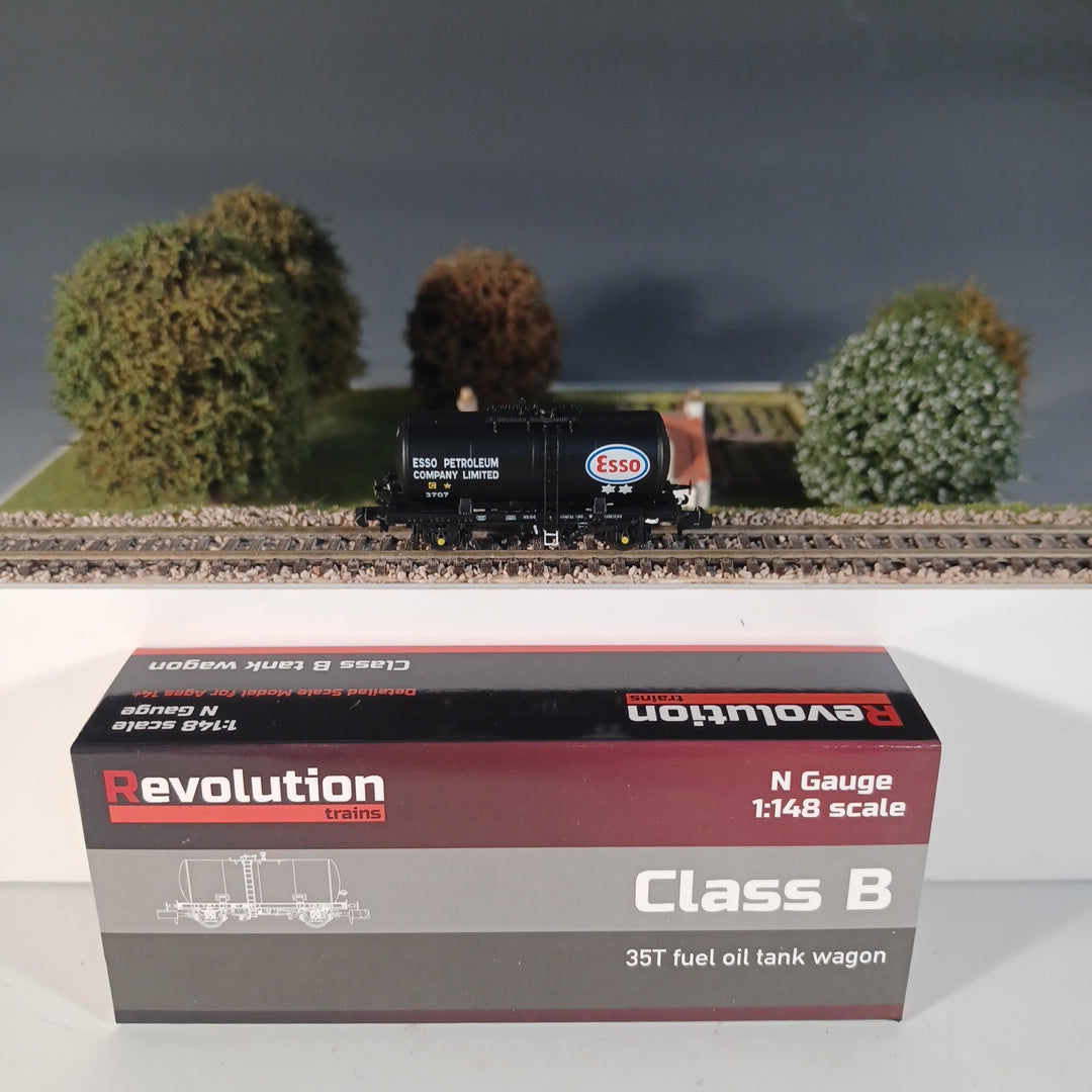 Revolution Trains N35TB-101D Esso Class B Tank (D) – Malcs Models
