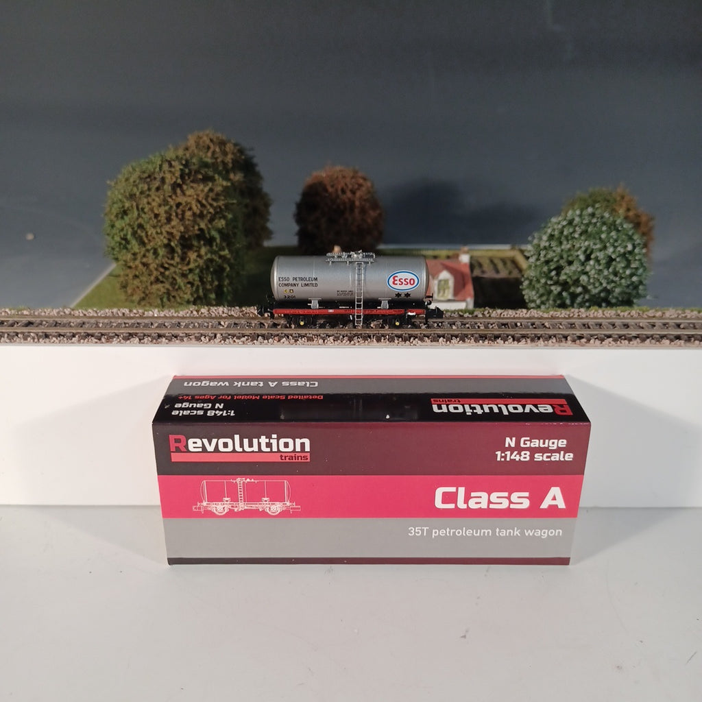 Revolution Trains N35TA-101 Esso Class A Tank Silver – Malcs Models